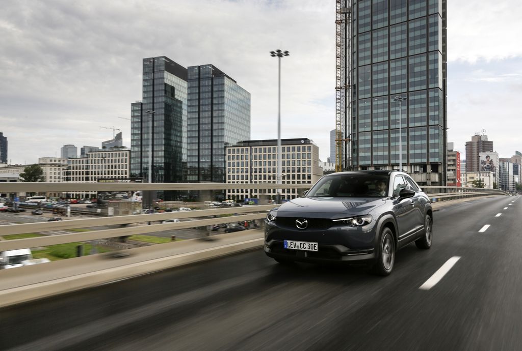 Elektryczna Mazda MX-30 rusza w trasę po Polsce w ramach Mazda ...